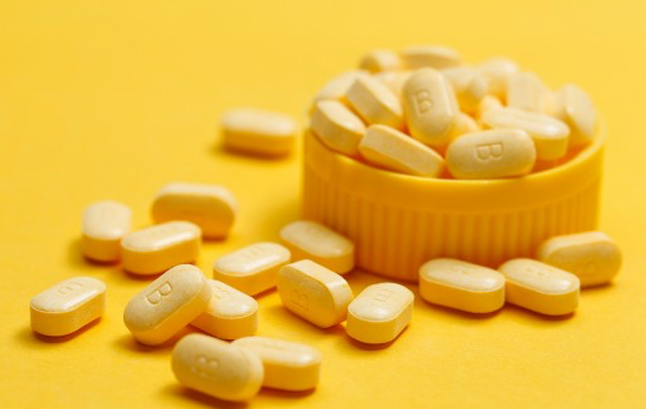 Vitamin B1 vs B12 - Scigroundbio